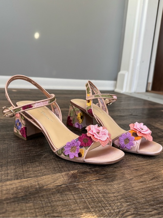 Betsey Johnson | Shoes | Betsey Johnson Womens Blare Floral Applique ...